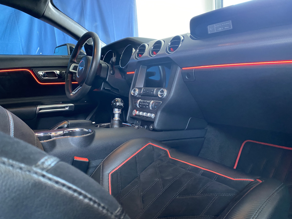 Да будет контурная подсветка салона — Ford Mustang (6G), 5 л, 2017 года ...