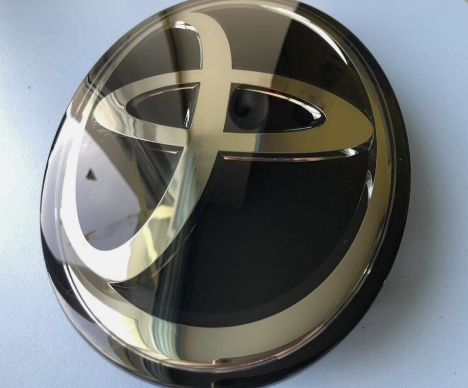 Решетка с новой эмблемой — Toyota Land Cruiser 100, 4,2 л, 2007 года ...