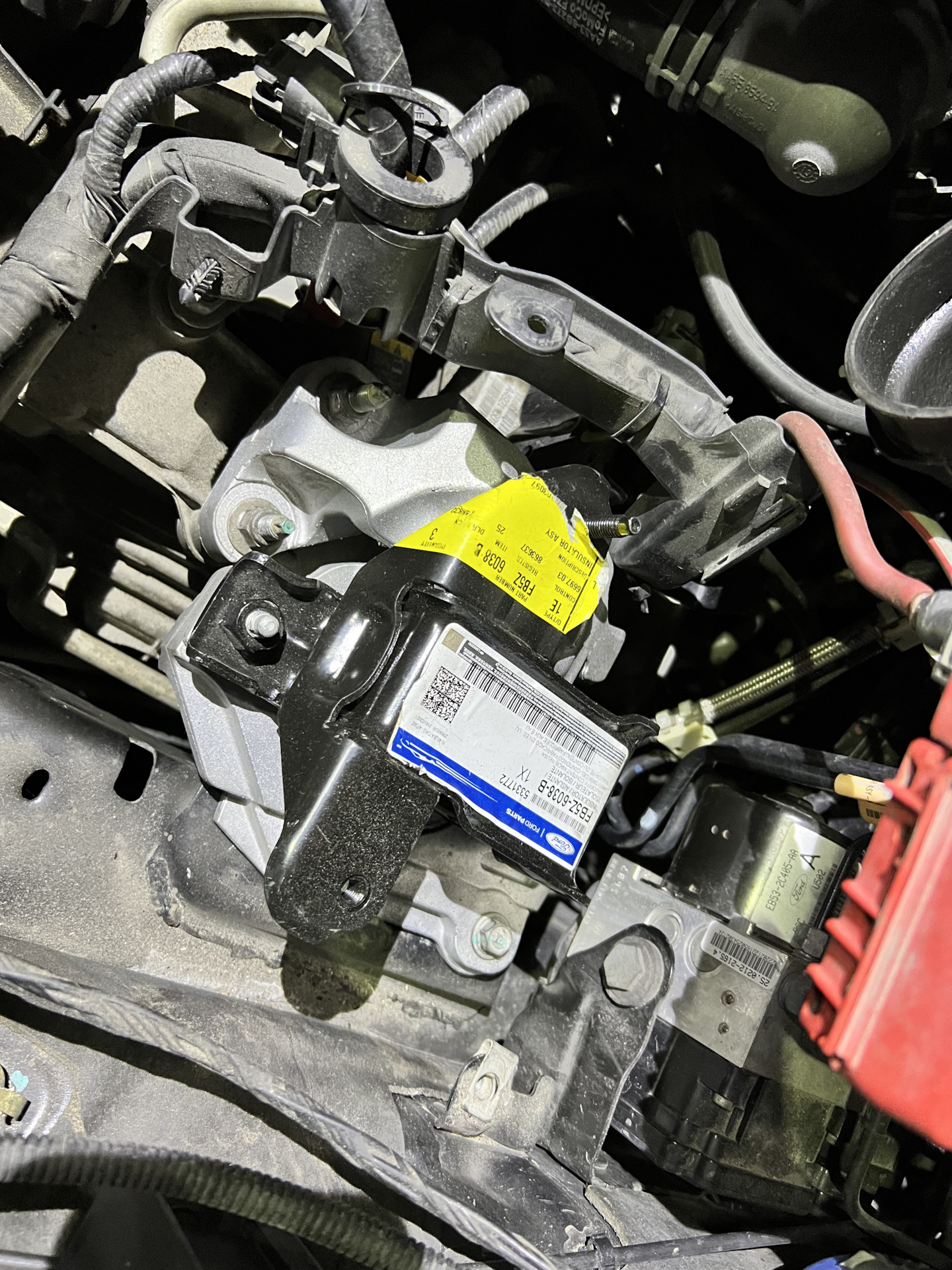 Замена опор двигателя — Ford Explorer (5G), 3,5 л, 2014 года | другое ...