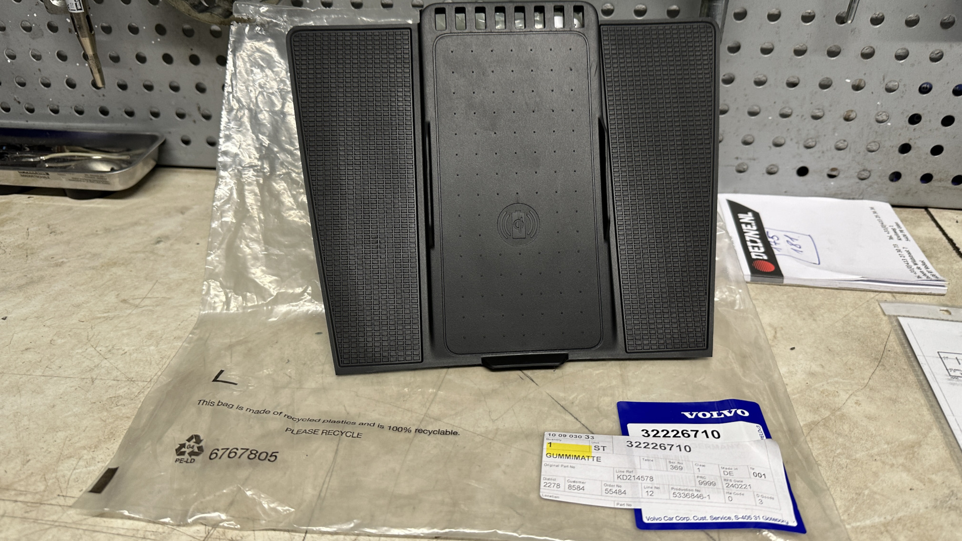 Беспроводная зарядка замена коврика, старый повело не плотно ложится ...