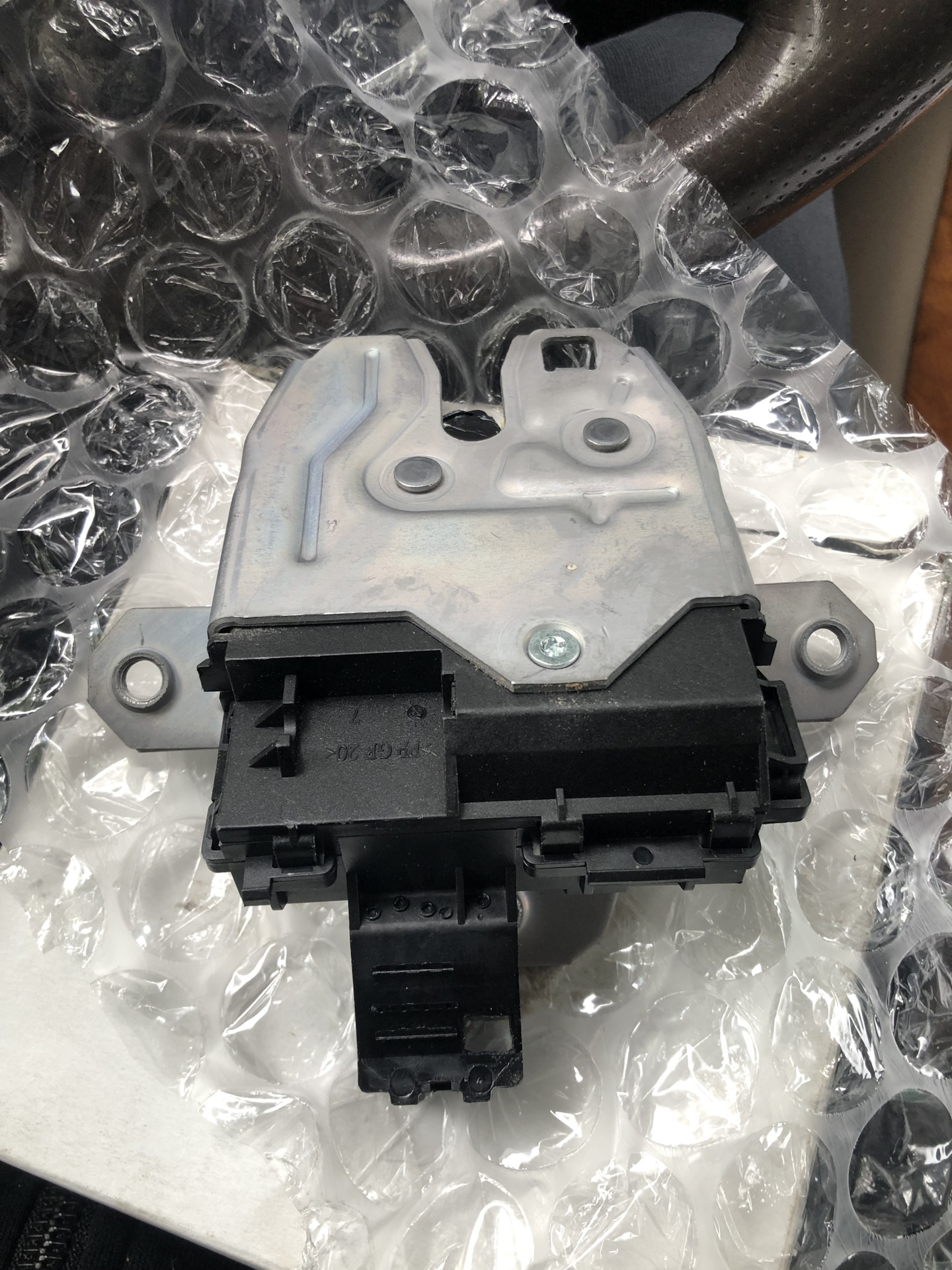 Замок крышки багажника — Land Rover Range Rover Sport (1G), 3,6 л, 2010 ...