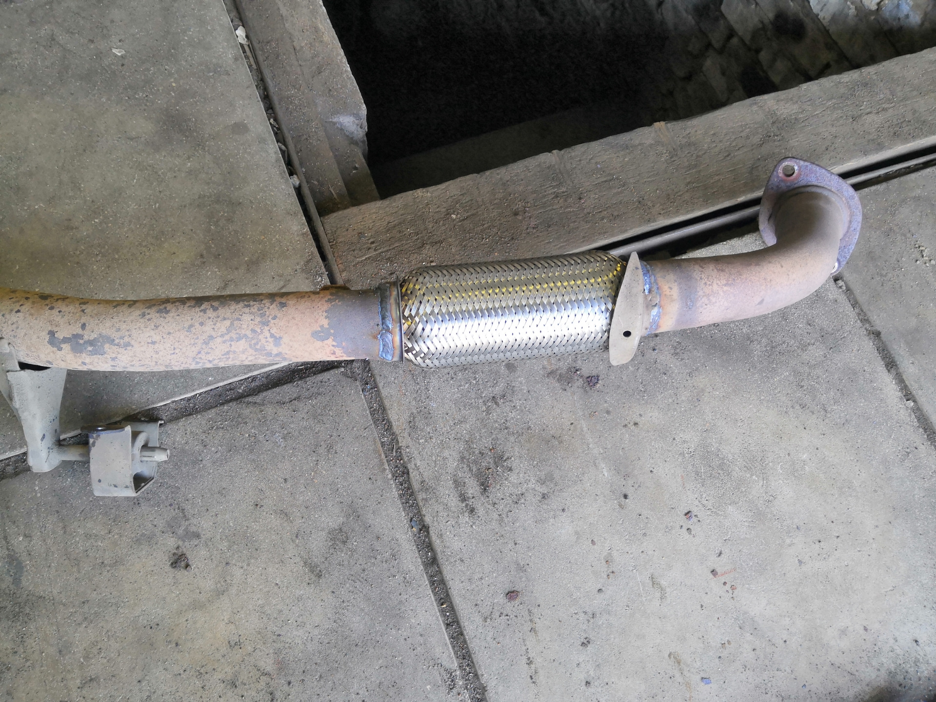 Гофра прохудилась — Toyota Camry (XV40), 2,4 л, 2010 года | своими ...