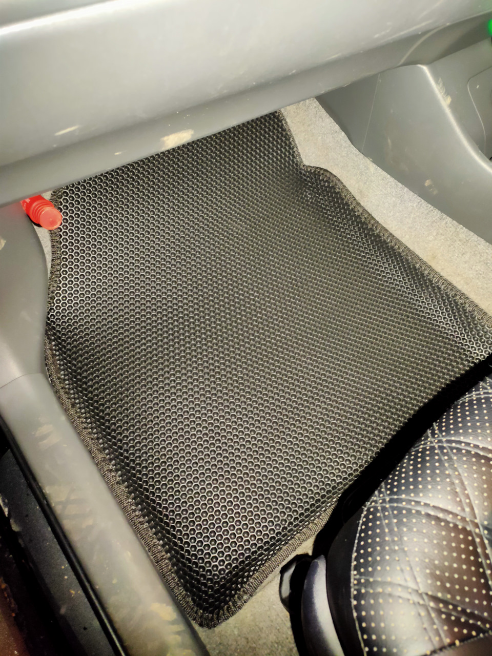 Задний бампер и коврики — Toyota Prius (30), 1,8 л, 2011 года ...