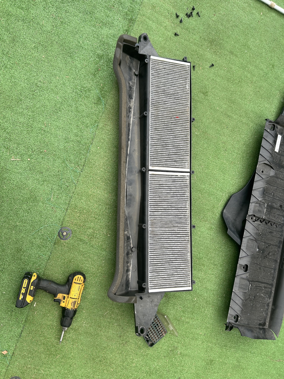 замена hepa фильтра — Tesla Model Y, 2022 года | своими руками | DRIVE2