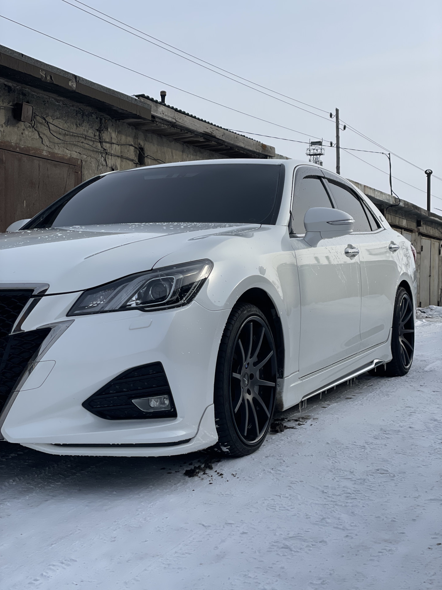 SSR Executor CV01 — Toyota Crown (S210), 2 л, 2016 года | колёсные ...