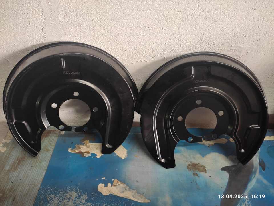 Замена задних суппортов, тормозных колодок, скоб и кожухи тормозных ...