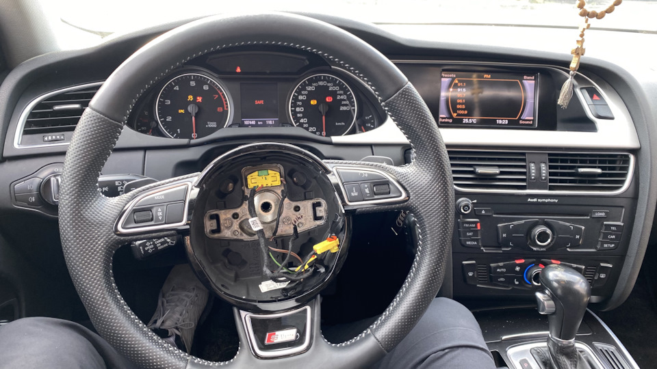 Нужна подушка срочноооооо😀 — Audi A4 (B8), 2 л, 2008 года | тюнинг | DRIVE2