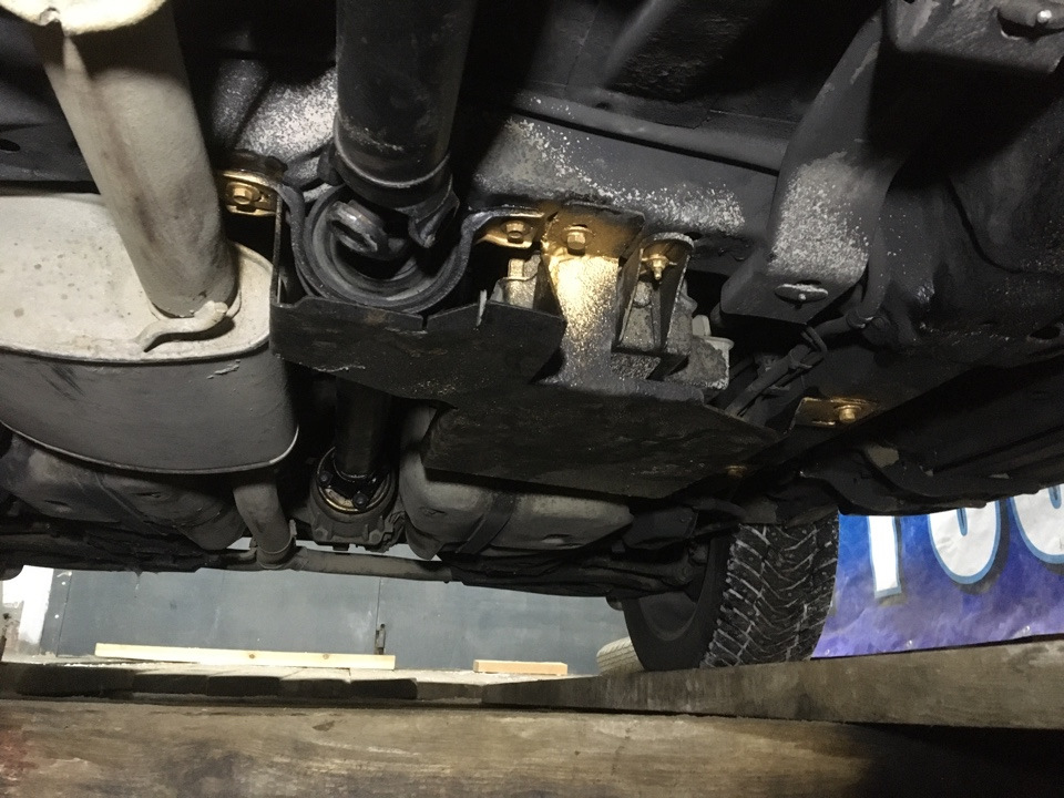 Замена задней крестовины кардана — Chevrolet Captiva (1G), 3,2 л, 2009 ...