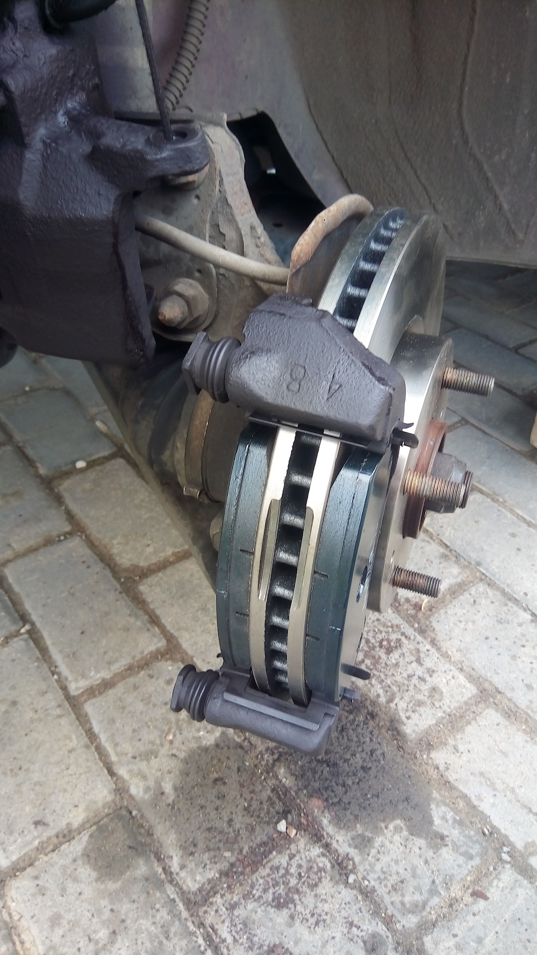 Передние диски NK и колодки Hi-Q — Mitsubishi Lancer IX, 1,6 л, 2006 ...