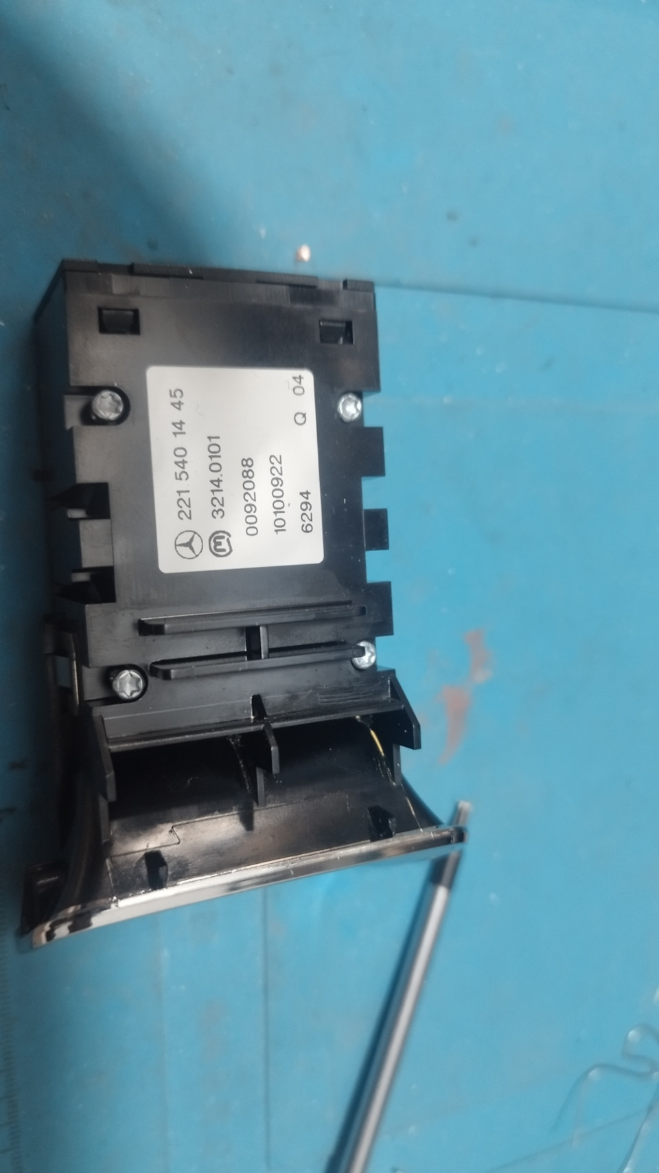 A2215401445 Кнопка парковочного тормоза MERCEDES | Запчасти на DRIVE2