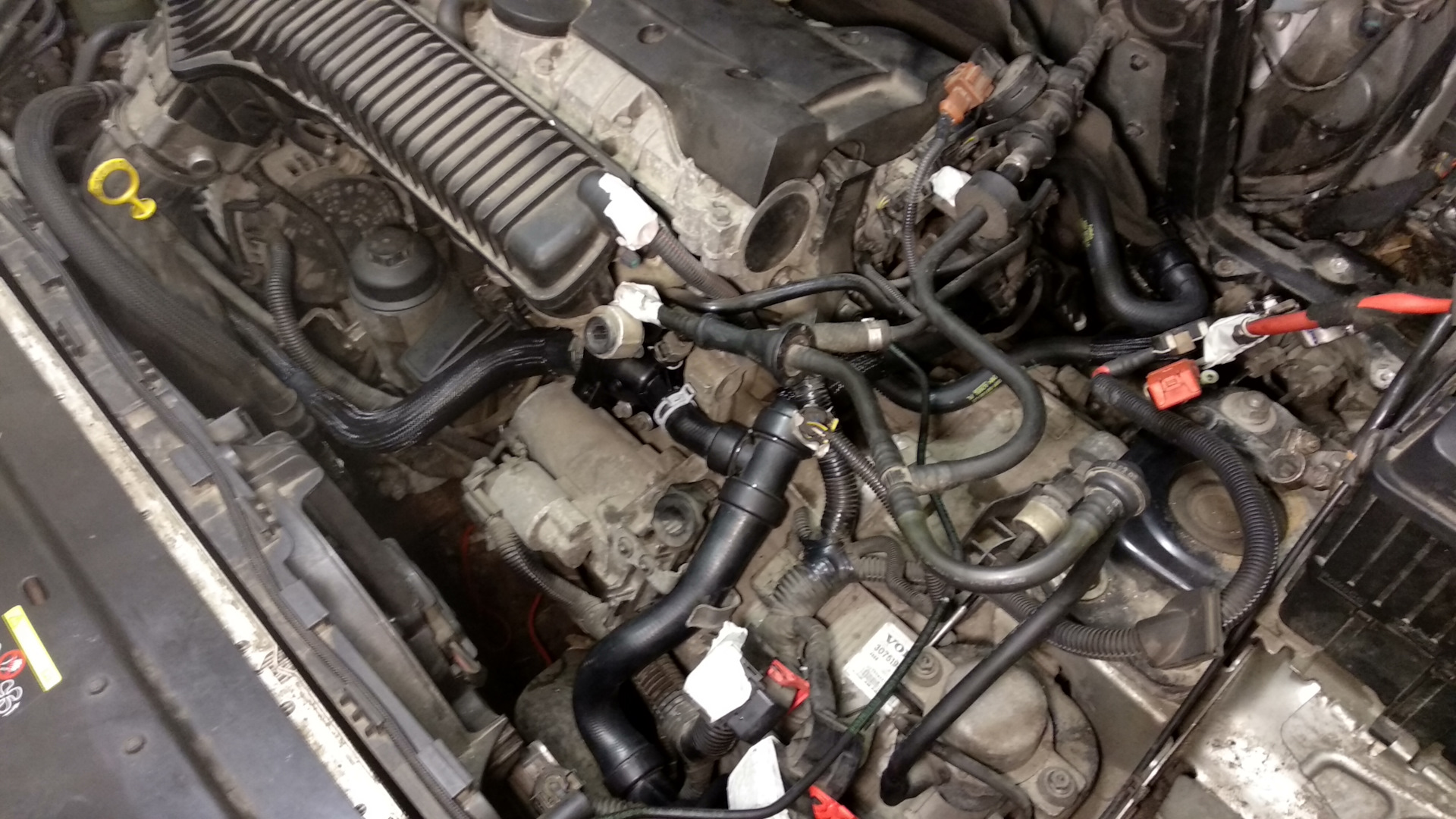 Замена патрубков системы охлаждения — Volvo S80 (2G), 2,5 л, 2009 года ...