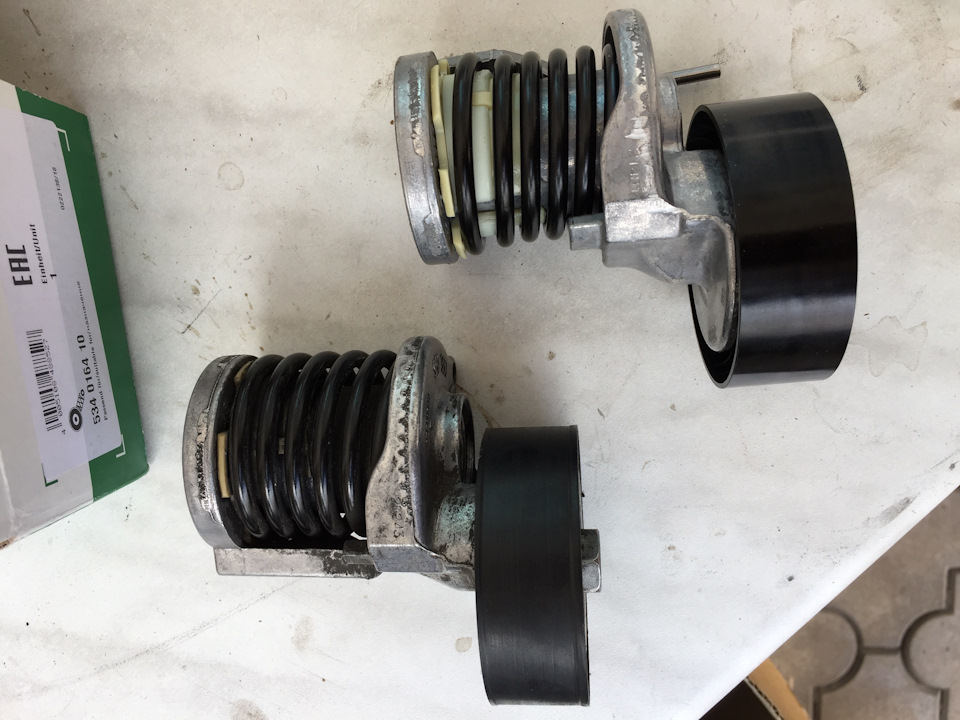 Натяжитель ремня генератора INA — Audi A4 Avant (B7), 1,9 л, 2006 года ...