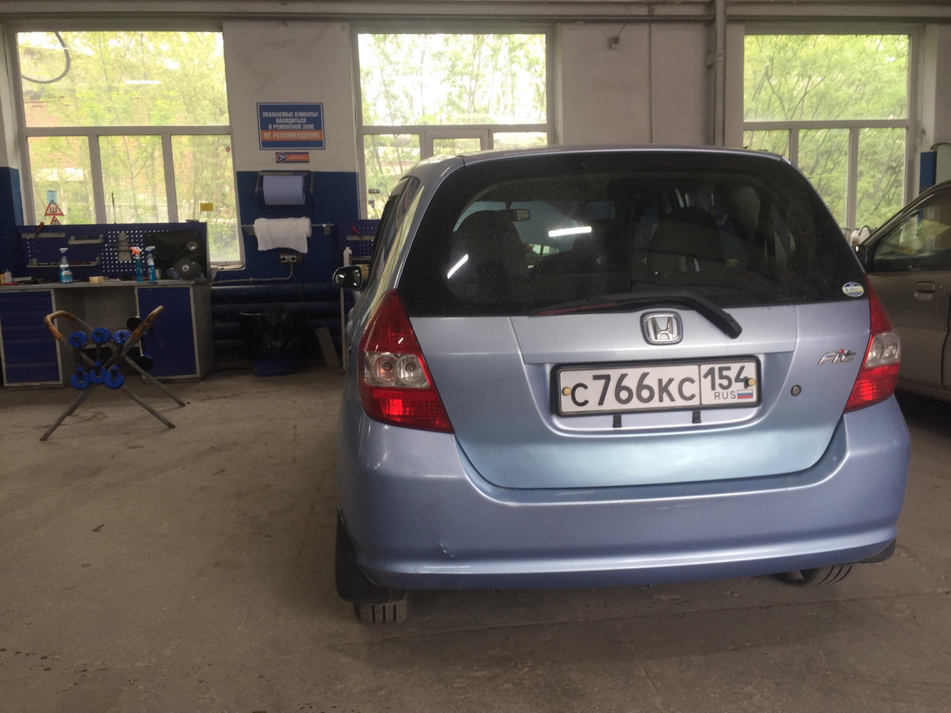 Замена лобового стекла на Хонда фит 1.3 — Honda Fit (1G), 1,3 л, 2001 года | визит на сервис ...