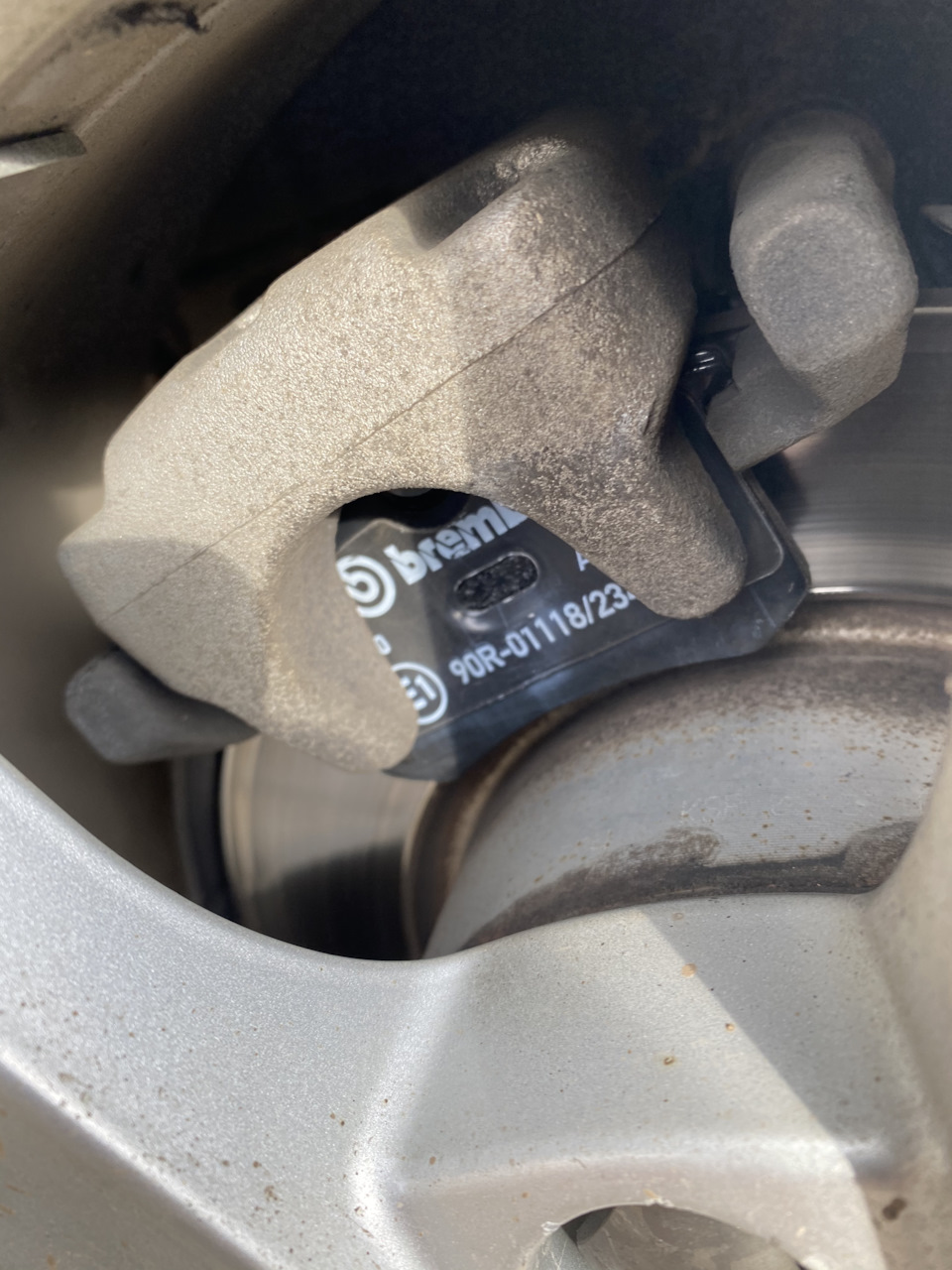 Замена задних тормозных колодок на brembo p85020 — Skoda Octavia A7 Mk3 ...