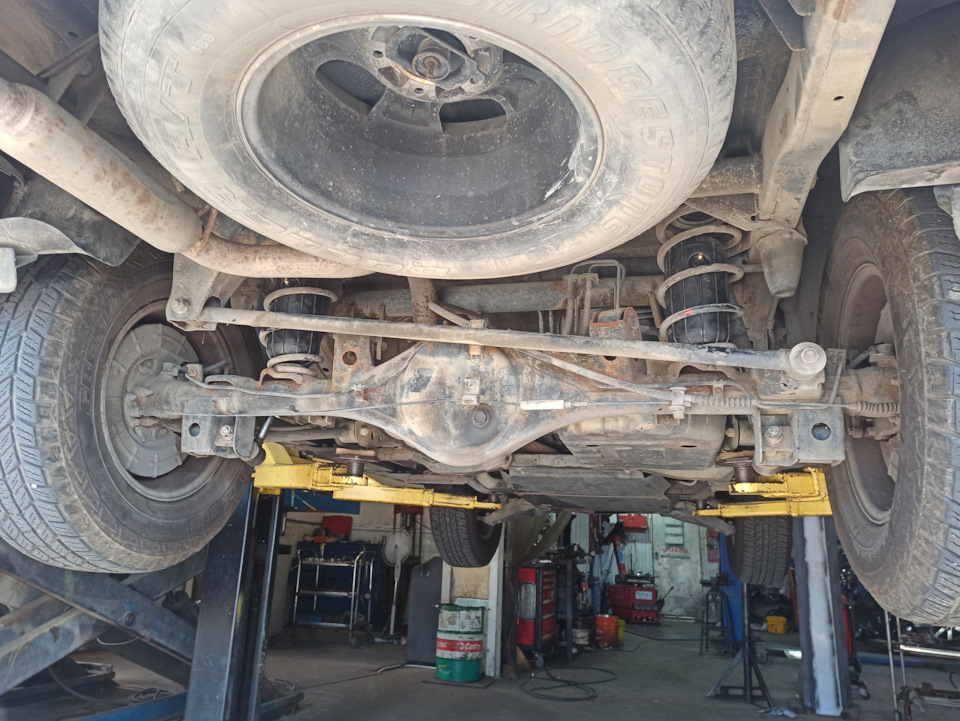 Пневмобаллон в задние пружины — KIA Sorento (1G), 2,5 л, 2004 года ...