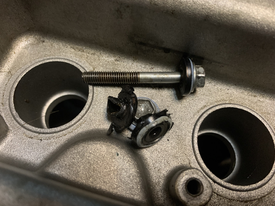 Замена масла и прокладки клапанной крышки — Toyota Avensis II, 1,8 л ...