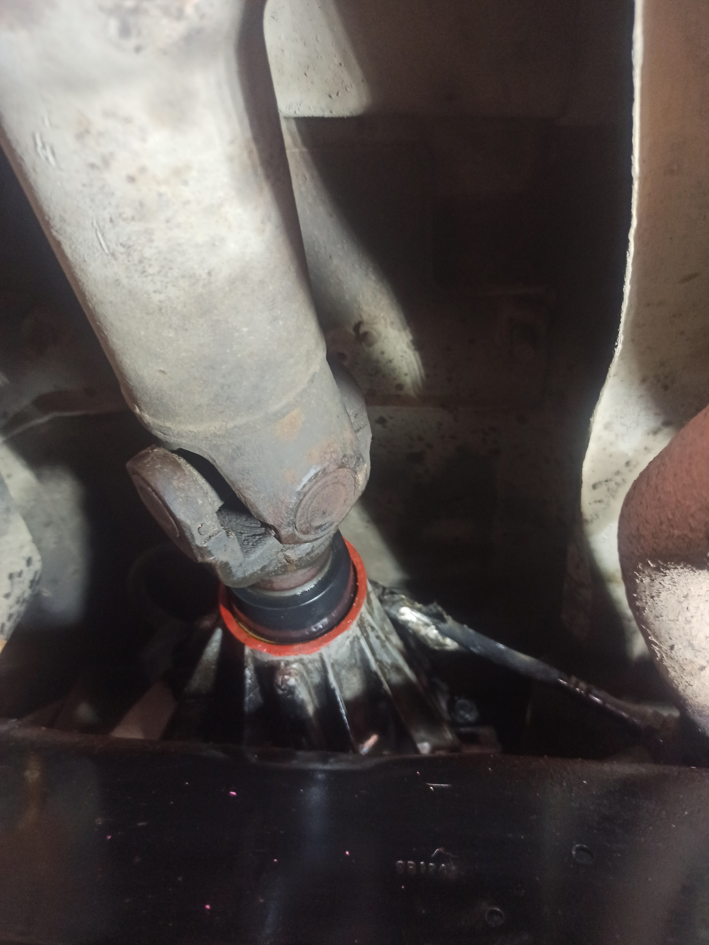 Замена сальников раздатки с заменой масла — Cadillac Escalade (1G), 5,7 ...