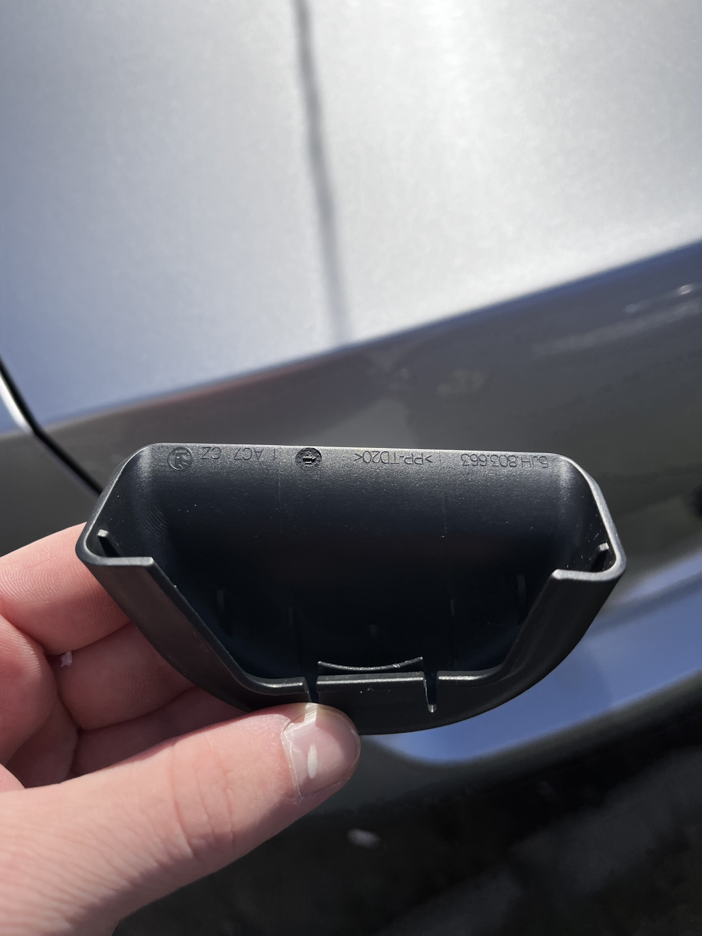 Заглушка на буксировочную петлю — Volkswagen Polo Sedan, 1,6 л, 2010 ...