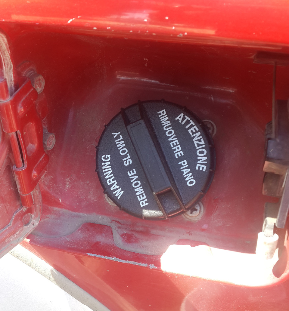 Крышка бензобака — Mitsubishi Pajero (2G), 3,5 л, 1996 года | запчасти ...