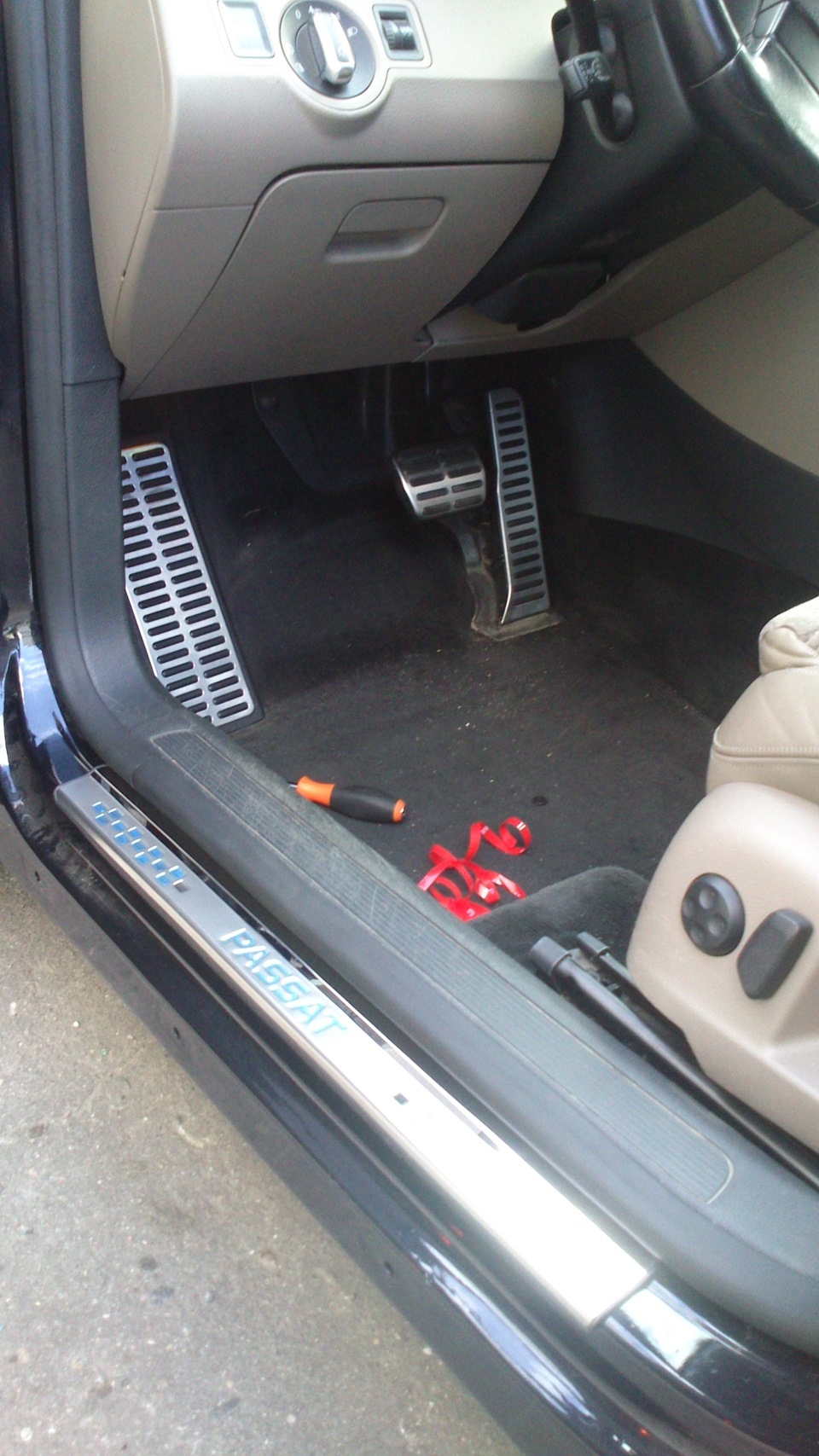 накладки на педали — Volkswagen Passat B6, 2 л, 2007 года | стайлинг ...