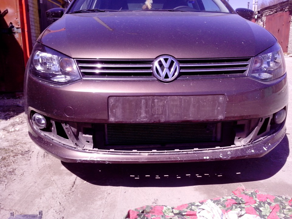решетка в бампер — Volkswagen Polo Sedan, 1,6 л, 2014 года | своими ...