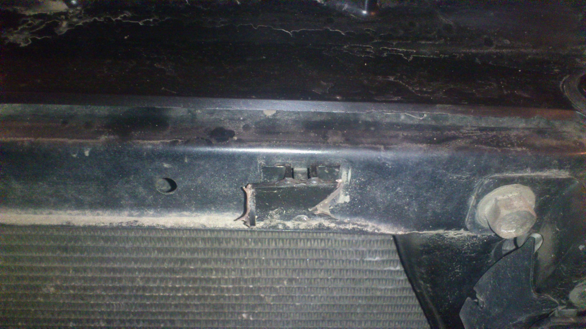 Крепление решетки радиатора — Subaru Legacy (BL/BP), 2 л, 2004 года ...