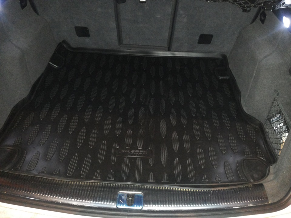 Коврик в багажник. — Audi Q5 (1G), 2 л, 2010 года | аксессуары | DRIVE2