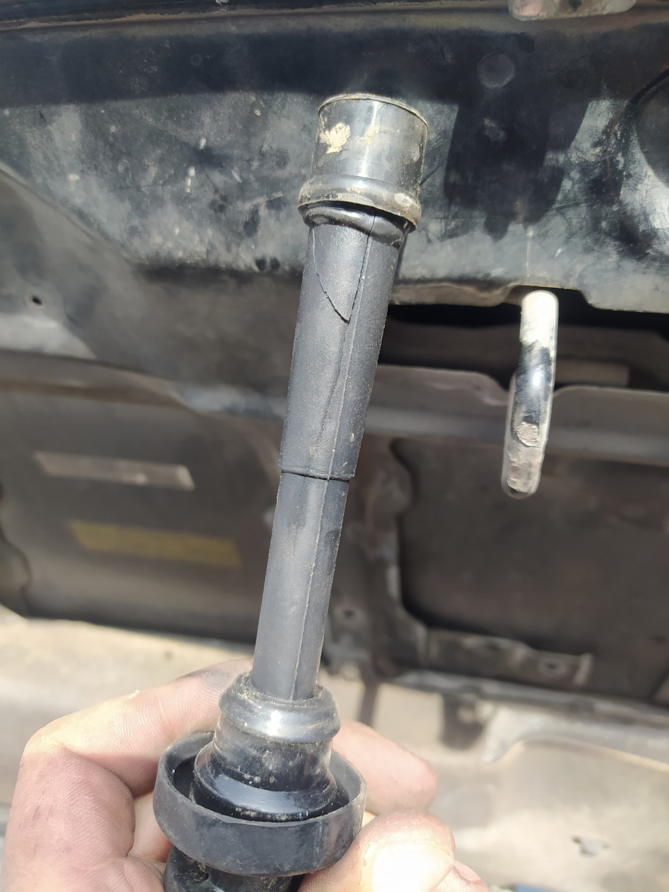 Замена свечных проводов: ч.2 — Mitsubishi Delica (L400), 3 л, 2003 года ...