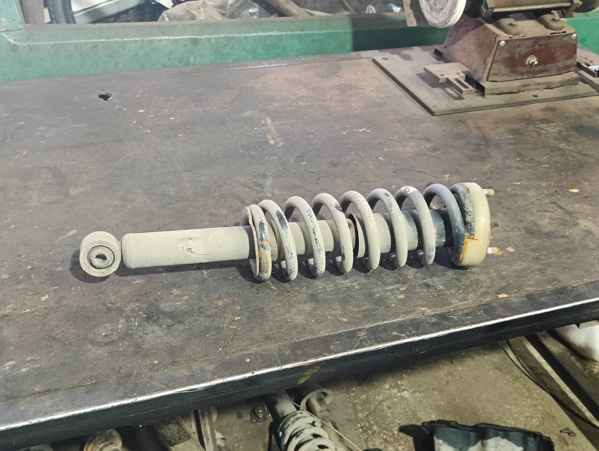 139. Замена передних пружин — Chevrolet TrailBlazer (2G), 2,8 л, 2014 ...