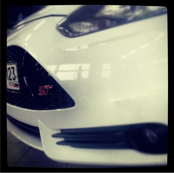 приклеил значок ST — Ford Focus Hatchback III, 1,6 л, 2012 года | визит ...