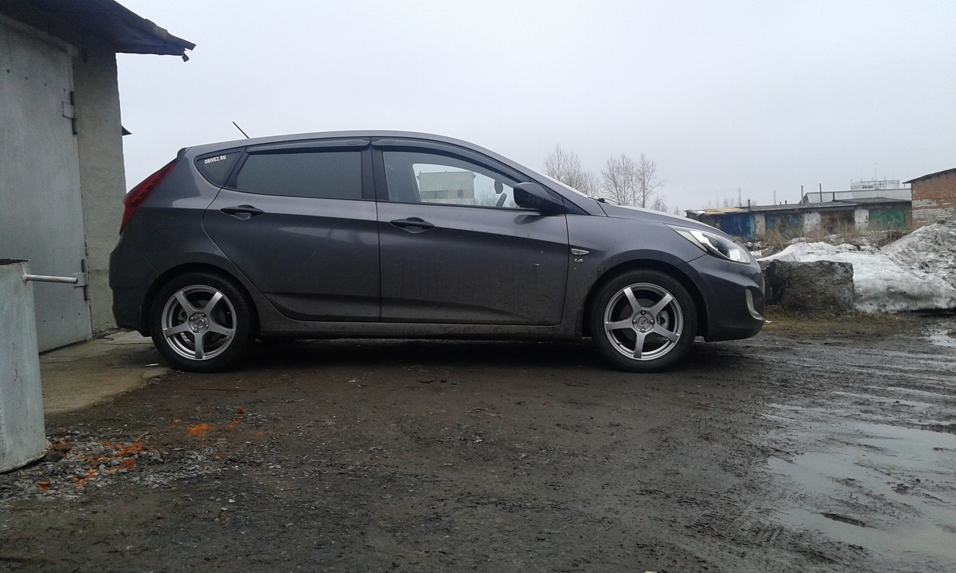 Вот 16ки и на машине — Hyundai Solaris Hatchback, 1,6 л, 2011 года | колёсные диски | DRIVE2