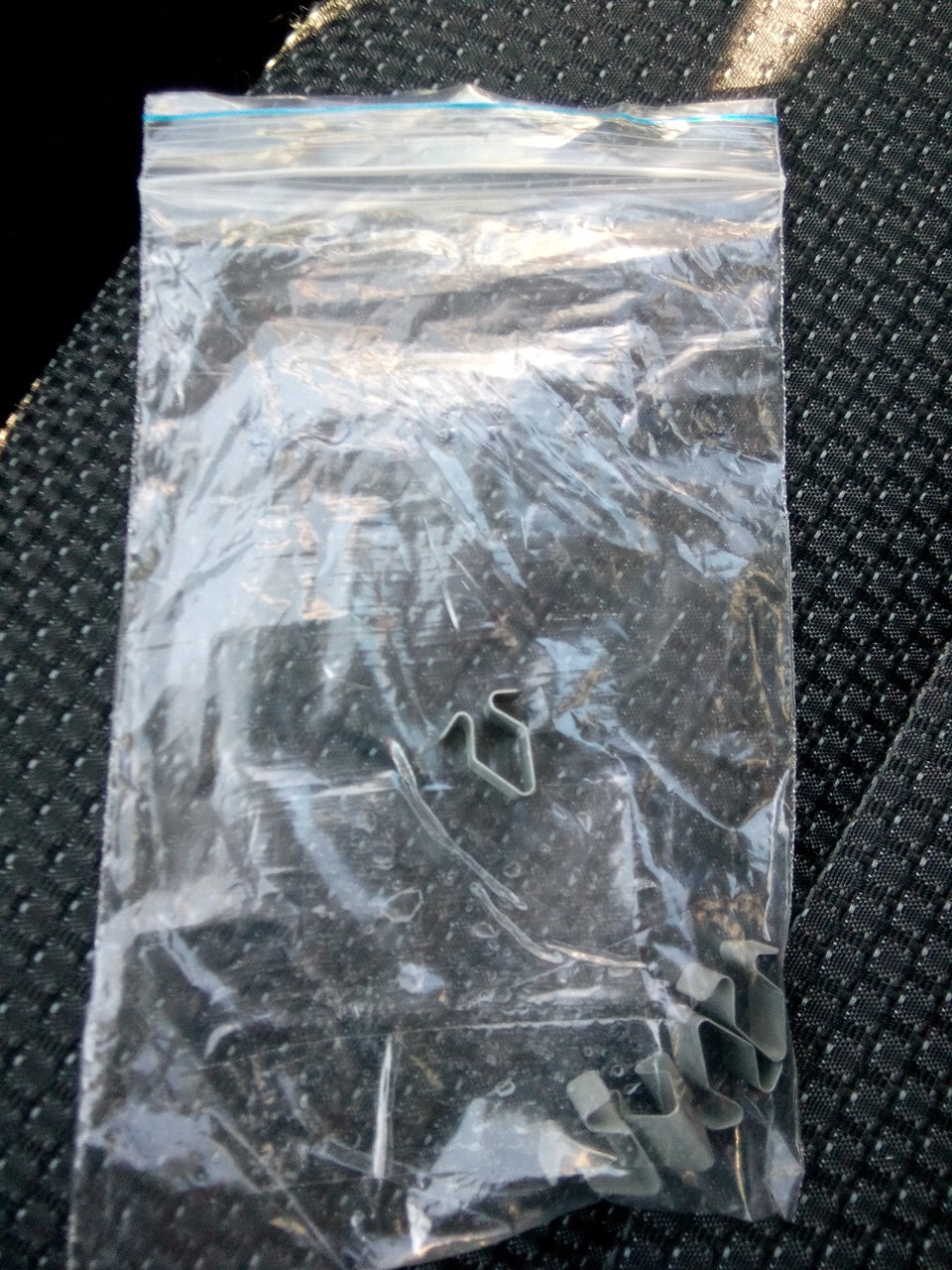 Идеальное авто. Часть 6.1. Замена крышки розетки подлокотника ...