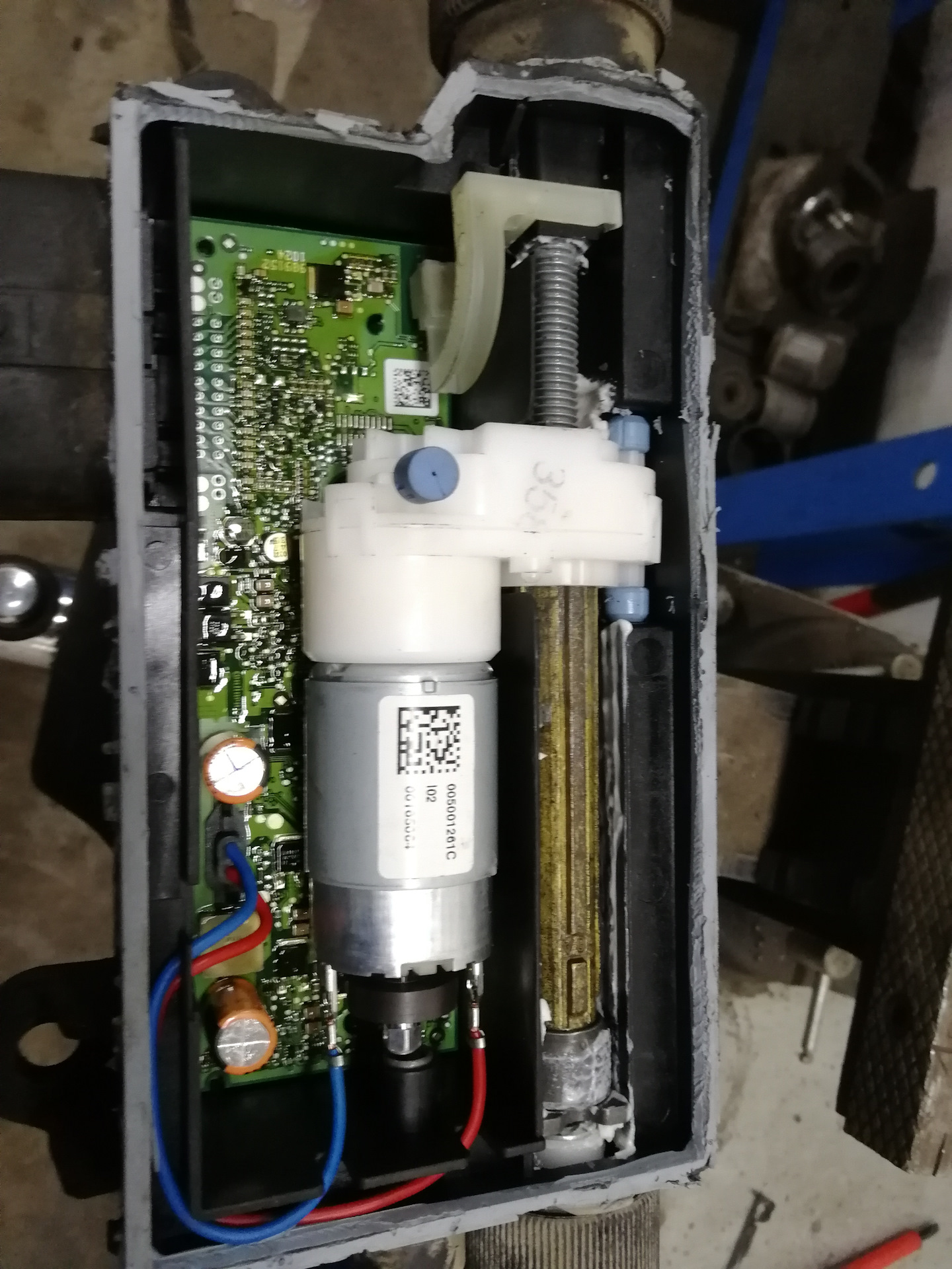 Ремонт проводки электроручника — Toyota Avensis III, 1,8 л, 2010 года ...