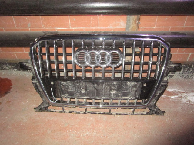 Решетка радиатора Audi Q5 2008- после 2012 Оригинальный номер 8R0853651 ...