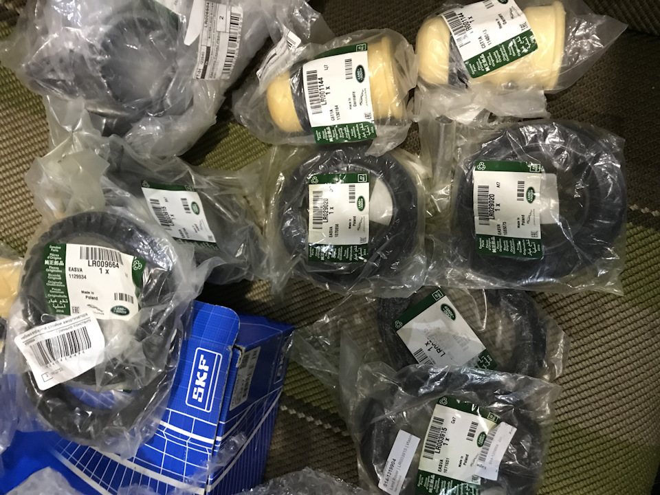 LR009664 Изолятор Jaguar Land Rover | Запчасти на DRIVE2