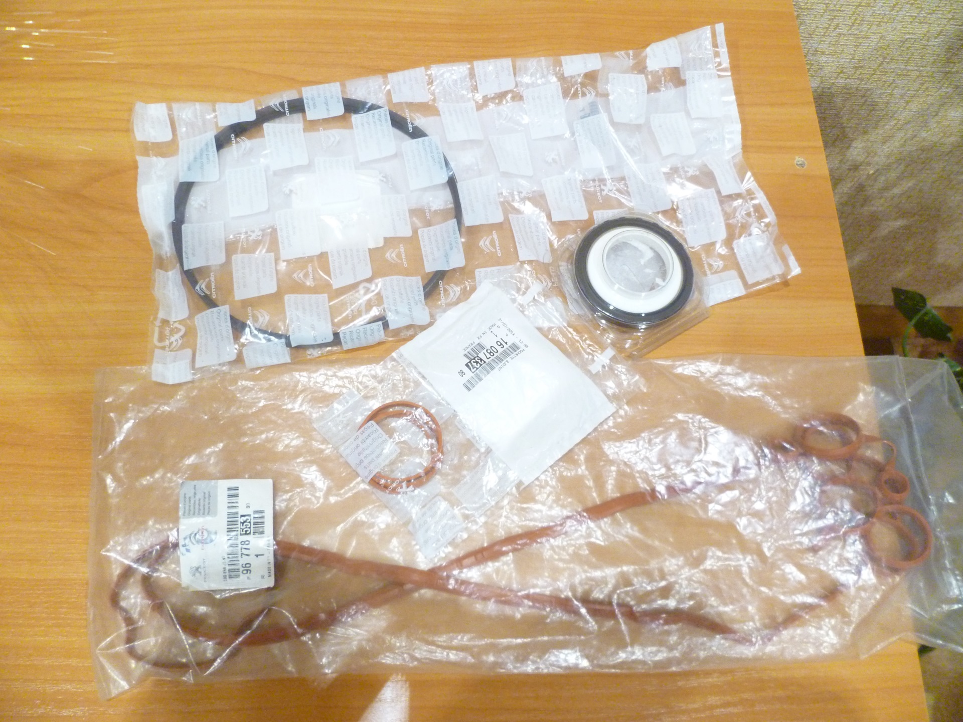 Внеплановое ТО. Замена ремня ГРМ — Peugeot 208 (1G), 1,2 л, 2013 года ...