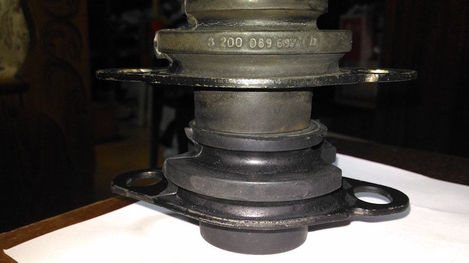 8200089697 Опора двигателя (мет, рез) RENAULT | Запчасти на DRIVE2