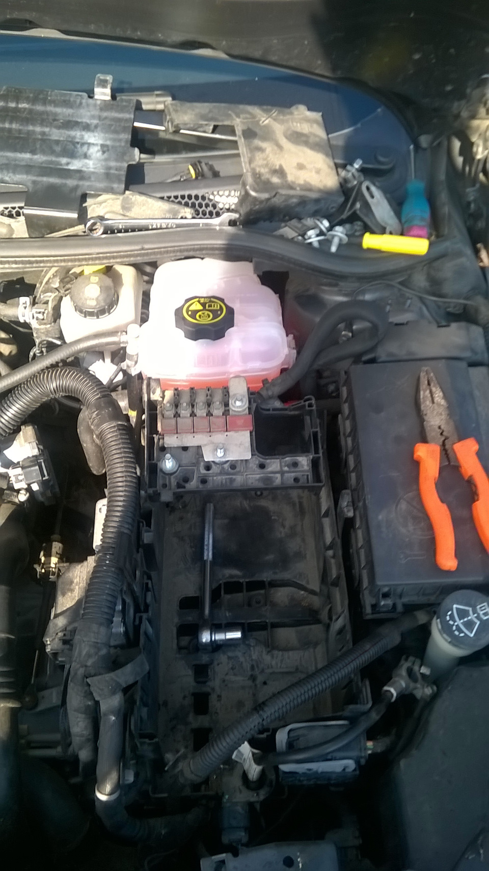 расширительный бочек системы охлаждения! — Opel Astra J, 1,4 л., 2011 ...