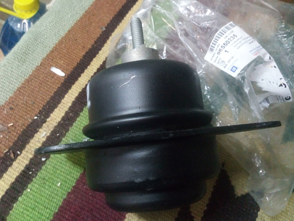 96550235 Опора двигателя перед.правая (1.4/1.6) GM | Запчасти на DRIVE2