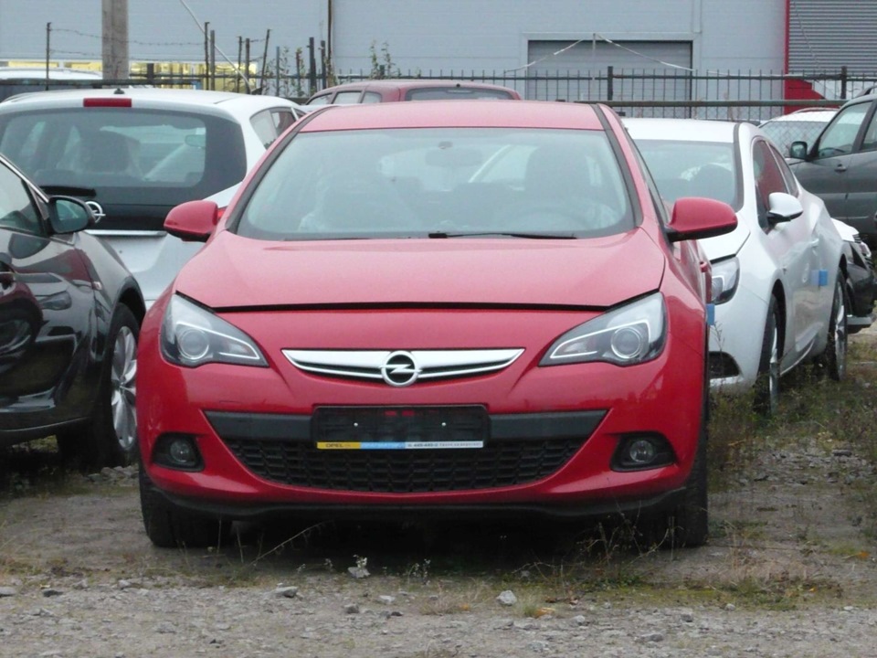 Тизер: Пополнение на бровке разминается… ASTRA J GTC RED SPORT — DRIVE2