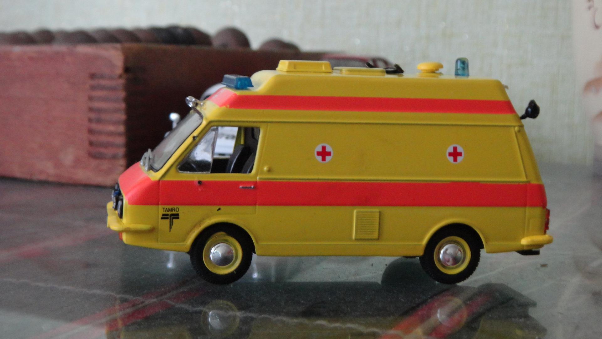 Mедицинский RAF 2203 Tamro 1-43 — Сообщество «Масштабные Модели» на DRIVE2