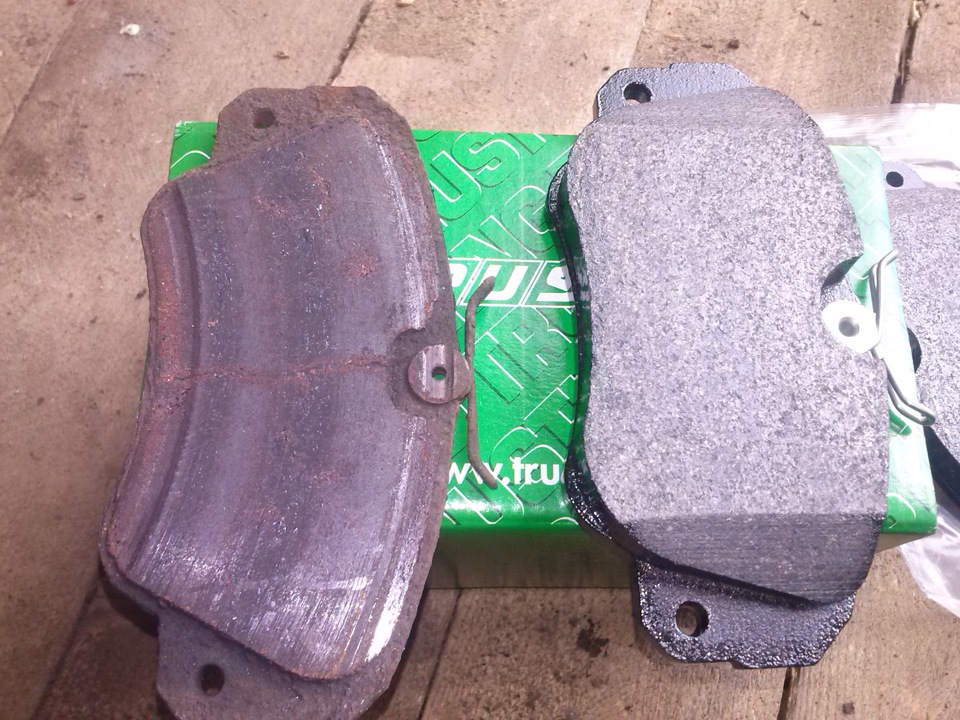 Замена передних колодок. — Opel Omega B, 2,2 л, 2001 года | расходники ...