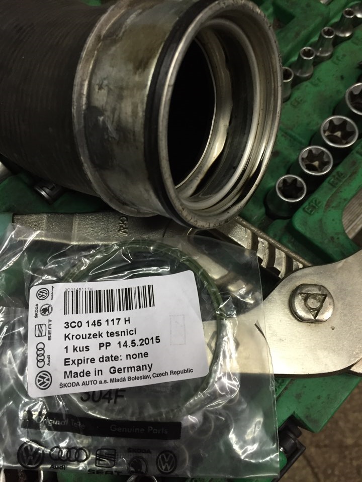 Уплотнение патрубков интеркуллера + интеркуллер — Volkswagen ...