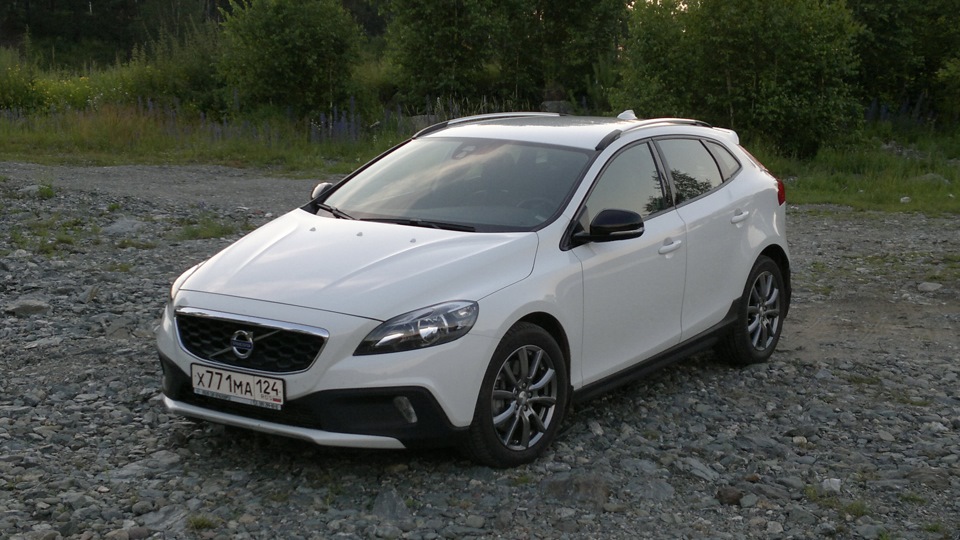 Скрип подвески и датчик уровня топлива — Volvo V40 Cross Country, 2 л, 2013 года | визит на ...