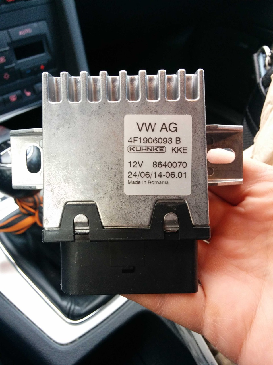 Блок управления топливным насосом от R8 — Volkswagen Tiguan (1G), 2 л ...