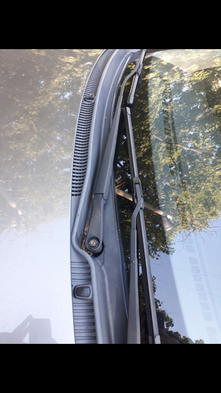 Заглушка поводка дворника. — Hyundai Accent (3G), 1,6 л, 2008 года ...