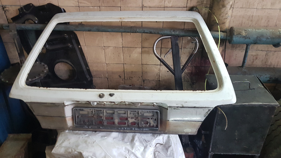 Дымчатые поворотники и покраска крышки багажника — Volkswagen Golf GTI ...
