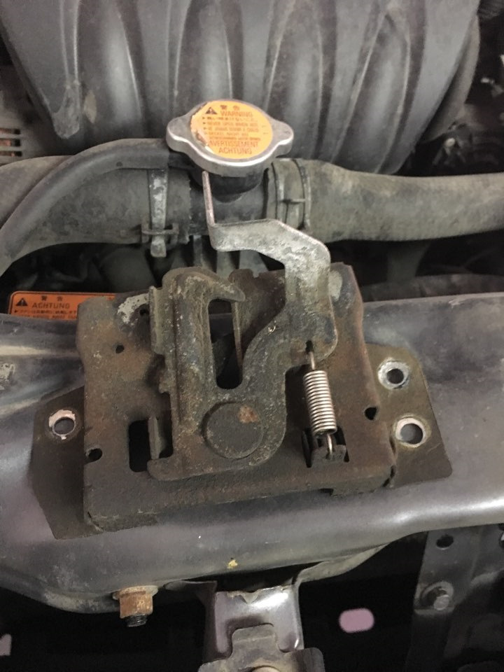 Замок, трос и ручка капота! — Mitsubishi Lancer X, 1,5 л, 2009 года ...