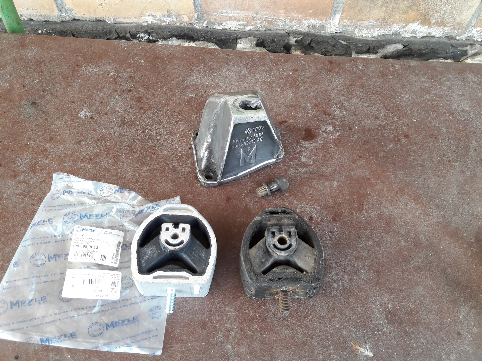 Замена подушки коробки передач — Volkswagen Passat B5, 1,9 л, 1997 года ...