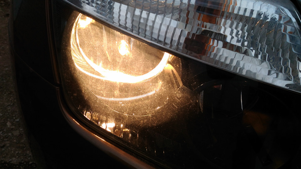 Замена лампы ближнего света — Renault Duster (1G), 2 л, 2014 года ...